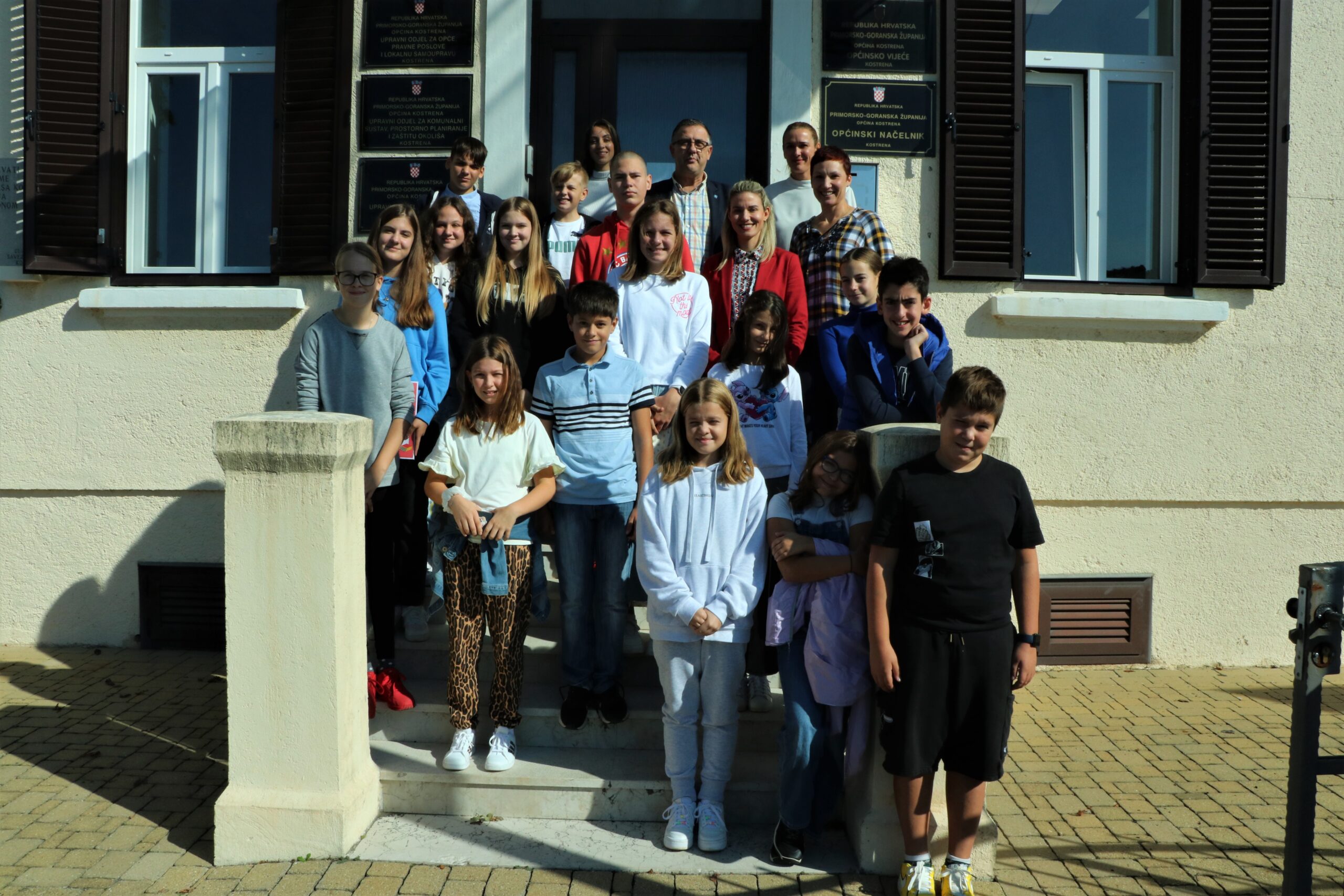 Školarci u posjetu načelniku i djelatnicima Općine Kostrena - Naša Kostrena